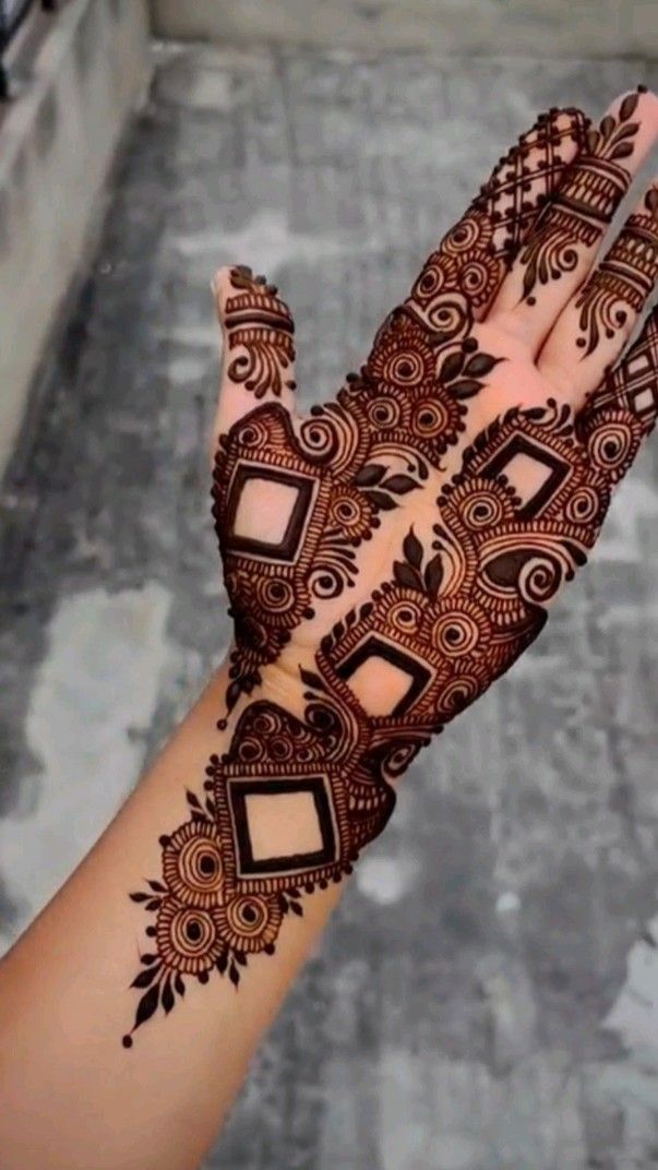 25 Unique Arabic Mehndi Design