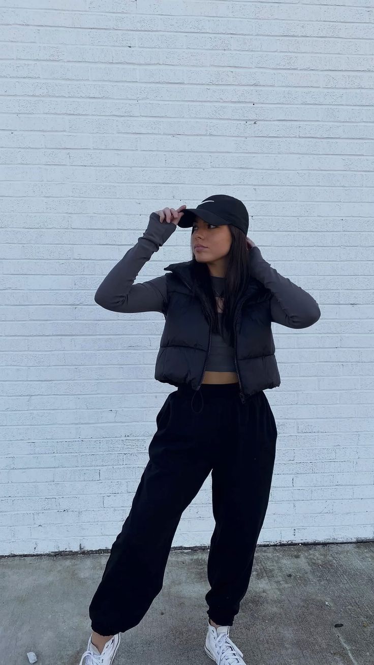 What To Wear With Black Sweatpants: Women's Style Guide