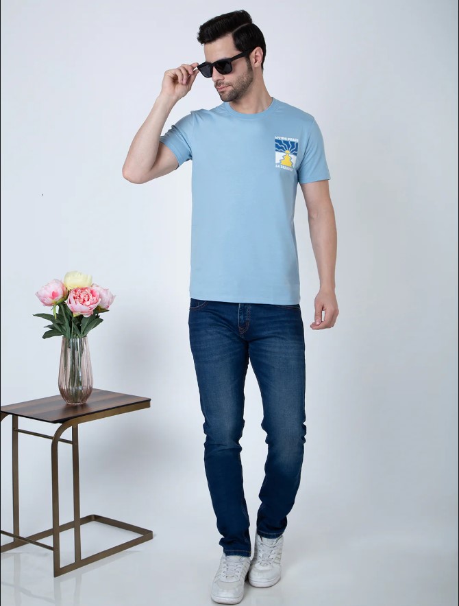 How to Style Sky Blue Jeans: 10 Shirt Outfits That Always Look Fresh