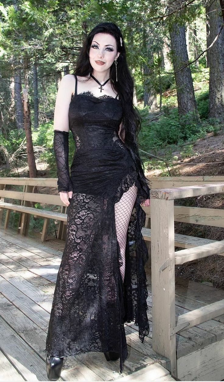 Womens Romantic Gothic Outfit