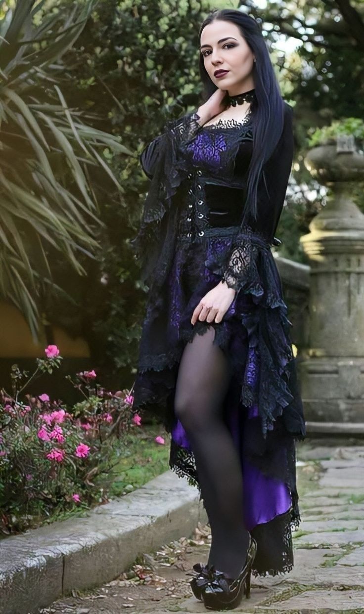 Womens Romantic Gothic Outfit