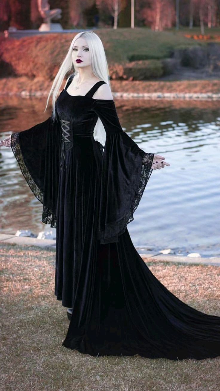 Womens Romantic Gothic Outfit