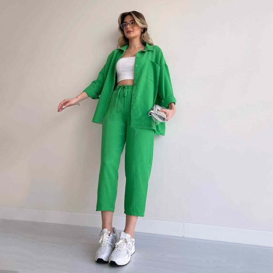 What To Wear With Green Pants: Outfits For Women
